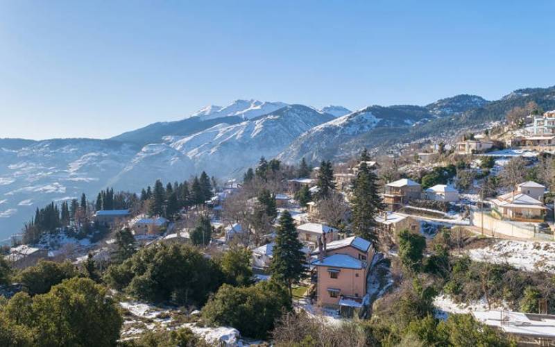Μονοήμερη εκδρομή στα Τρίκαλα Κορινθίας